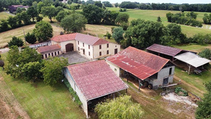 Maison à vendre - Bassoues - 8 pièces - 4 chambres