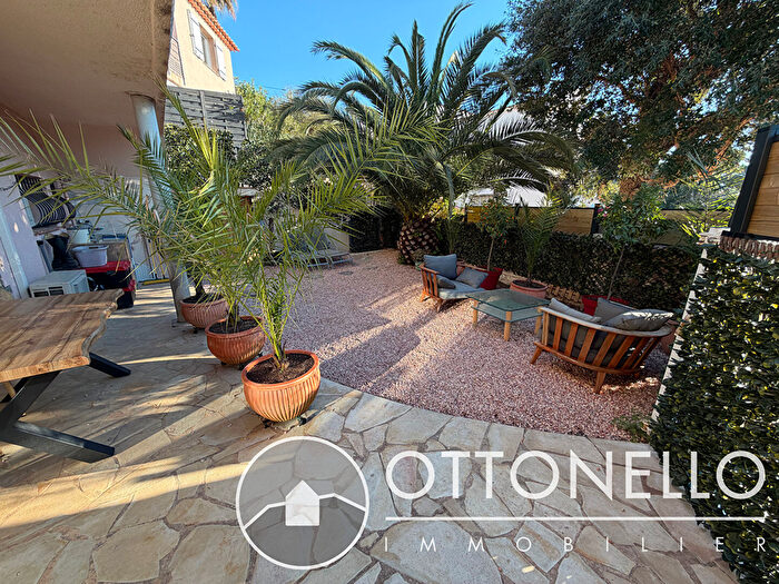 Appartement à louer - Roquebrune-sur-Argens, Val dEsquières, Port - 2 pièces - 1 chambre