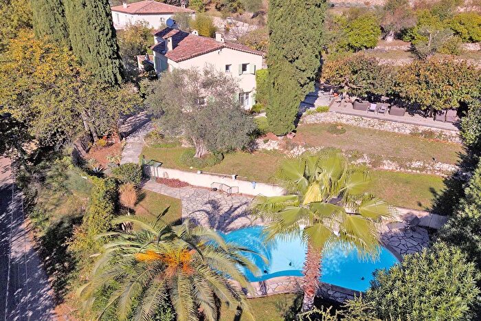 Maison à vendre - Tourrettes-sur-Loup - 6 pièces - 4 chambres