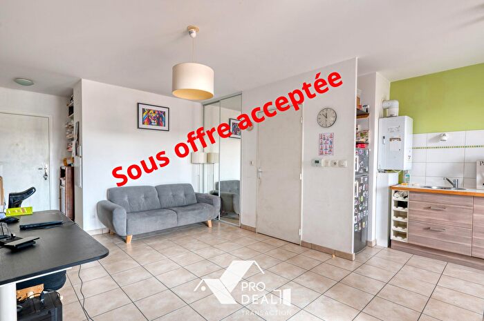 Appartement à vendre - Décines-Charpieu, Centre-ville - 2 pièces - 1 chambre