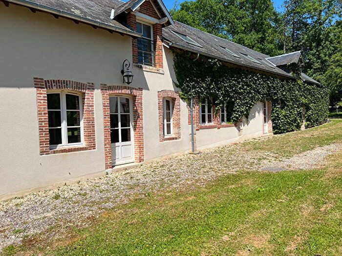 La Chapelle-d'Angillon : Maison 8 pièces à louer