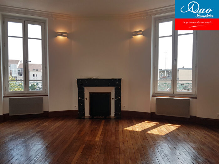 Appartement à louer - Sainte-Savine - 3 pièces - 2 chambres