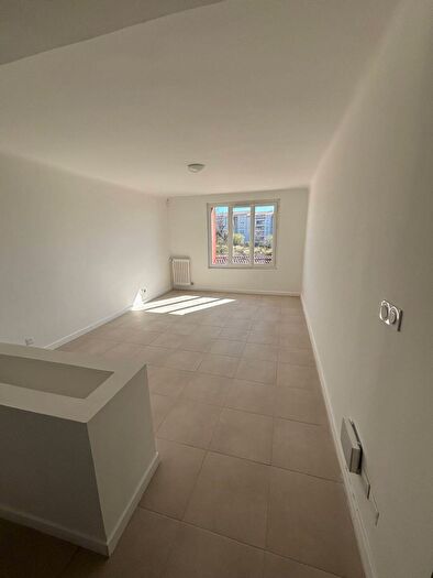 Appartement à louer - Marseille ème arrondissement - 4 pièces - 3 chambres