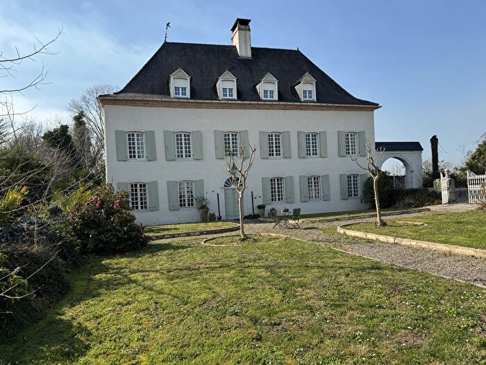 Maison à vendre - Sauveterre-de-Béarn - 7 pièces - 5 chambres