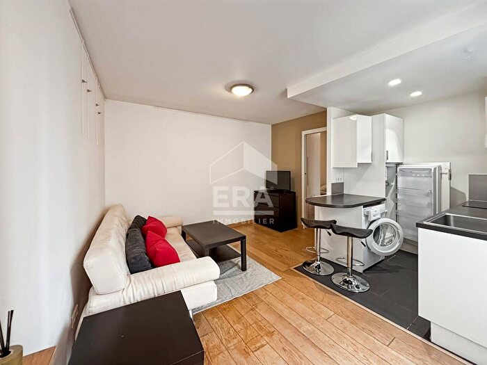 Appartement à louer - Montmartre, Paris ème arrondissement - 2 pièces - 1 chambre