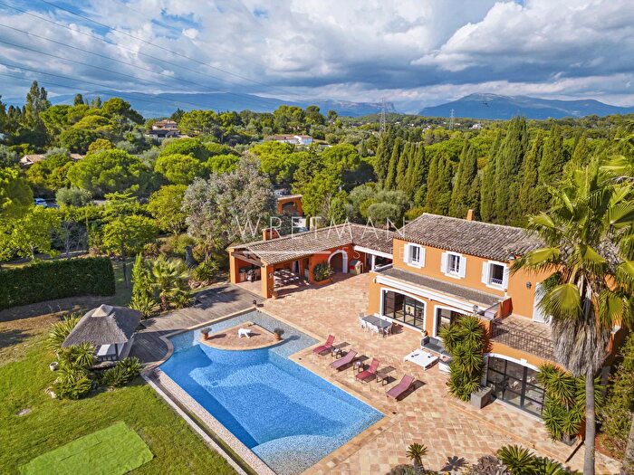 Maison à vendre - Mougins, Font Neuve, Saint-Basile, Fontmerle, Nartassière - 10 pièces - 8 chambres