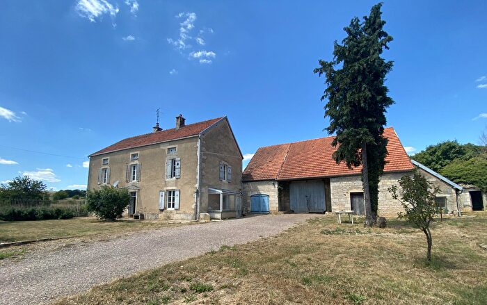 Maison à vendre - Grancey-le-Château-Neuvelle - 6 pièces - 4 chambres