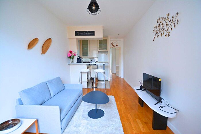 Appartement à louer - Cité Pierre et Marie Curie, Ivry-sur-Seine - 2 pièces - 1 chambre