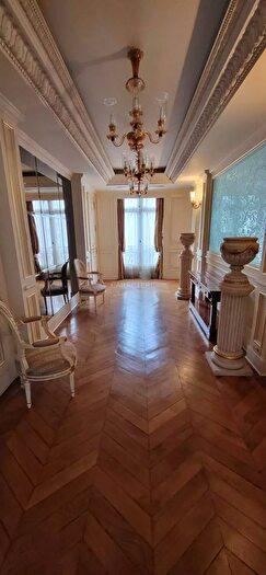 Appartement à louer - Paris e , Triangle dOr - 10 pièces - 8 chambres