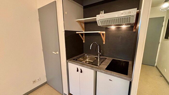 Appartement à louer - Planty-Amandiers, Buxerolles - 1 pièce