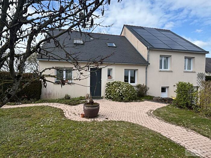 Maison à vendre - Beaufort-en-Vallée - 7 pièces - 5 chambres