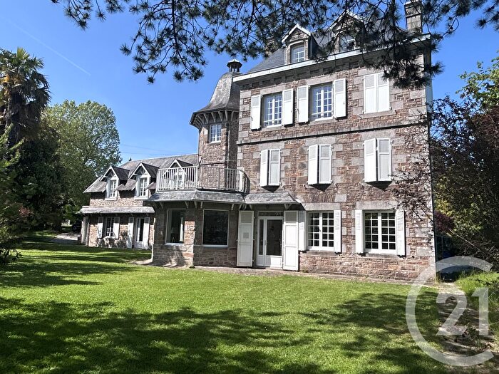 Maison 12 pièces à Montviron, à vendre