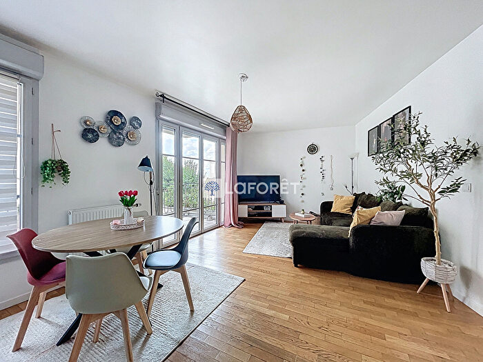 Appartement à louer - Saint-Cyr-lécole, Hôtel de ville - 3 pièces - 2 chambres