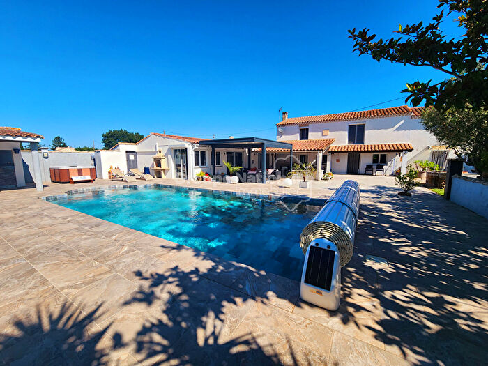 Maison à vendre - Arles, Pont de Crau, Moulès - 5 pièces - 4 chambres