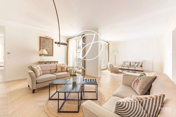 Appartement 5 pièces à louer à Paris 16ème, Porte de Saint-Cloud, Auteuil-Sud