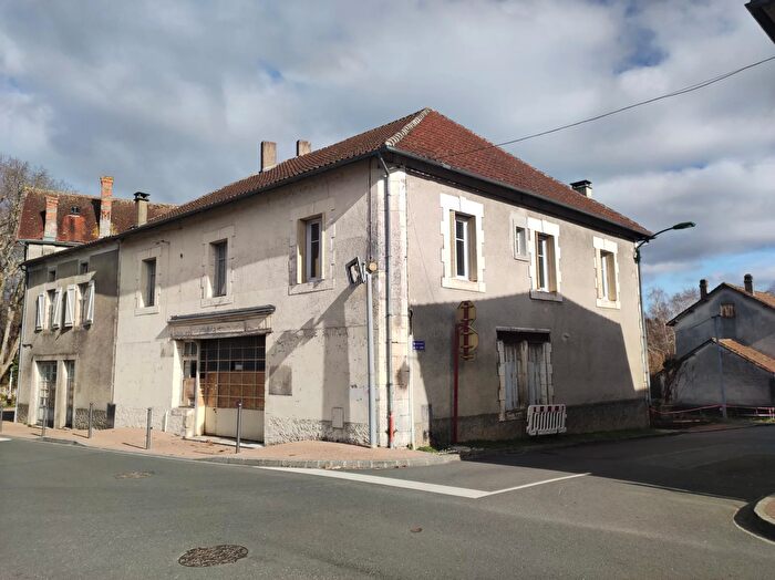 Maison à vendre - Piégut-Pluviers - 10 pièces - 4 chambres