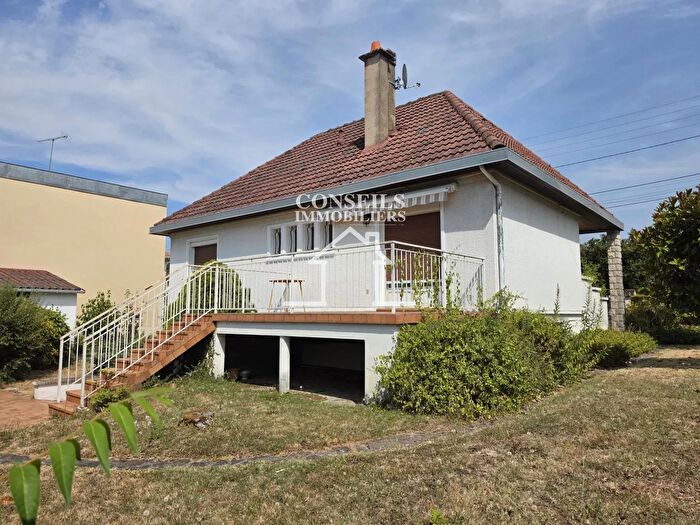 Villeneuve-sur-Yonne : Maison 5 pièces à vendre