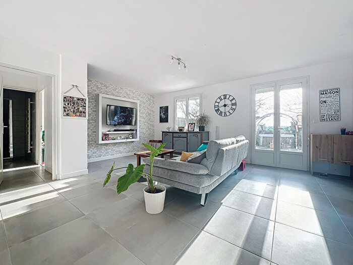 Maison à vendre - Tonnay-Charente - 5 pièces - 3 chambres