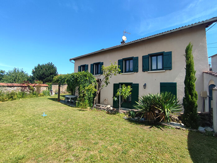 Maison à vendre - Ambert - 9 pièces - 4 chambres