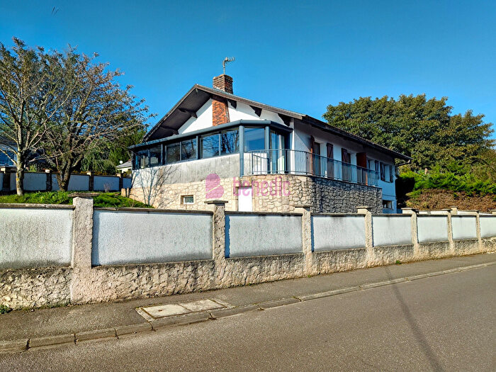 Maison à vendre - Boulay-Moselle - 6 pièces - 3 chambres