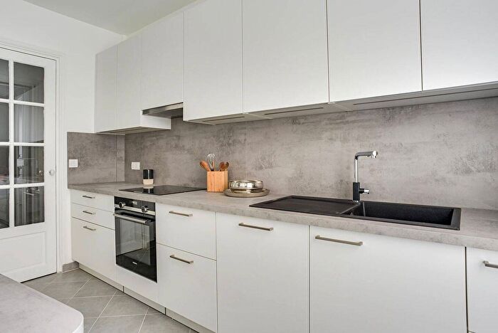 Appartement 3 pièces à Europe, Paris 8ème arrondissement, à louer