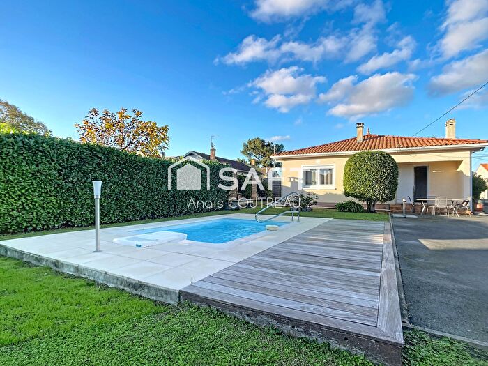 Maison à vendre - Saint-Médard-en-Jalles, Centre-ville - 4 pièces - 3 chambres