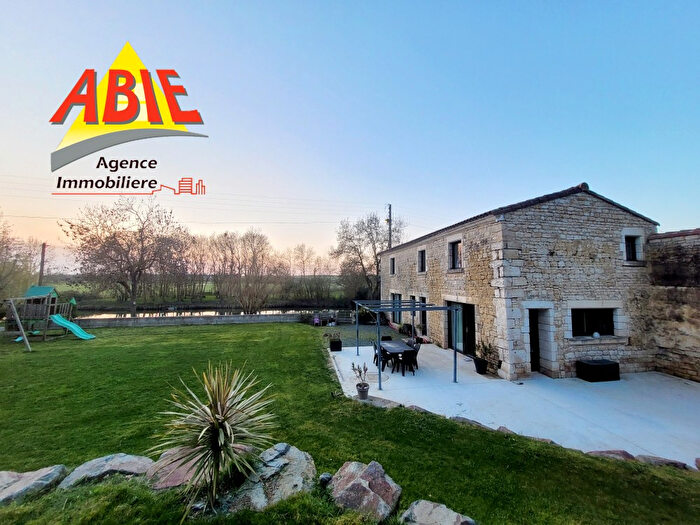 Maison à vendre - Velluire - 5 pièces - 4 chambres