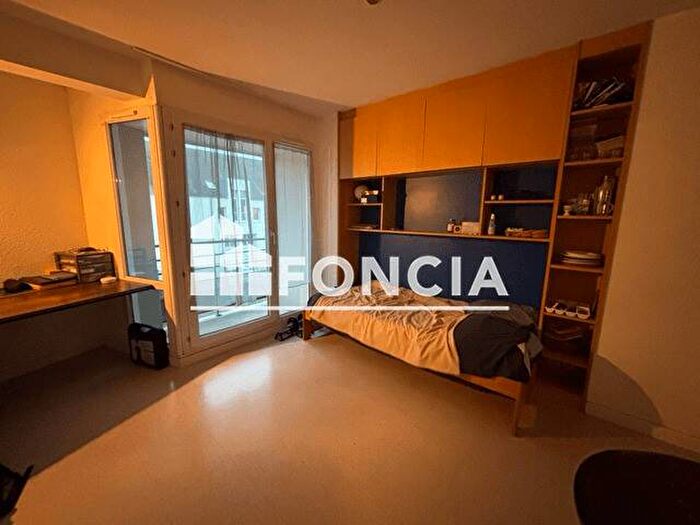 Appartement à louer - Nord, Bruz - 1 pièce