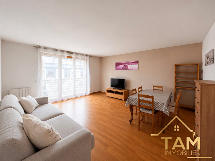 Appartement 3 pièces à Saint-Cyr-l'École, Centre-ville, à vendre