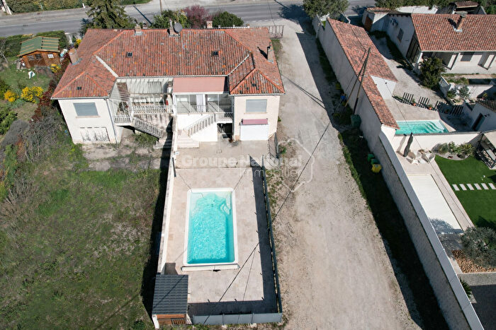 Maison à vendre - Entraigues-sur-la-Sorgue - 8 pièces - 5 chambres