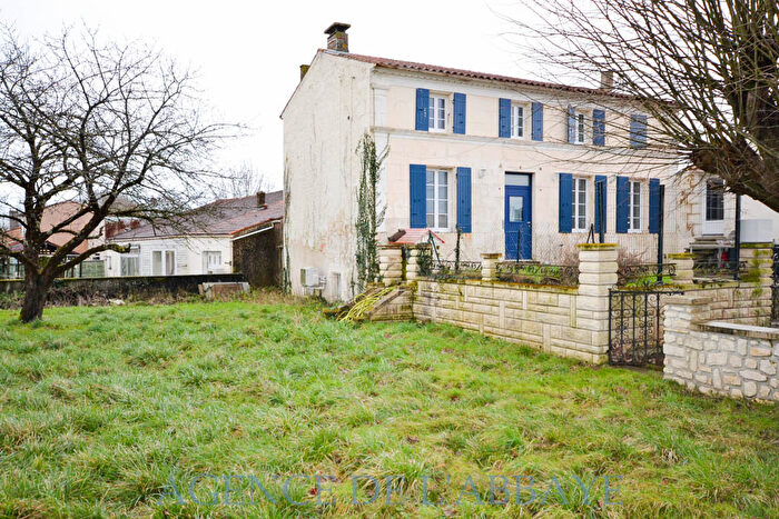 Maison à vendre - Saint-Savinien - 7 pièces - 3 chambres