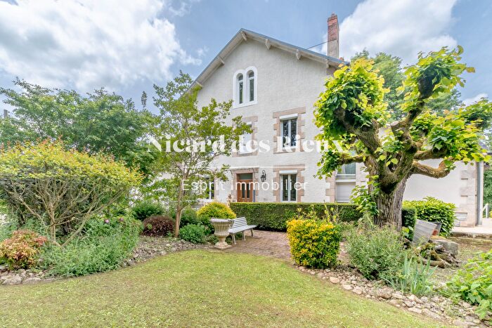 Maison à vendre - Aixe-sur-Vienne - 9 pièces - 6 chambres