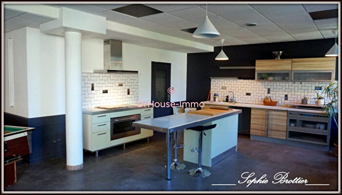 Maison à vendre - Benassay - 8 pièces - 5 chambres