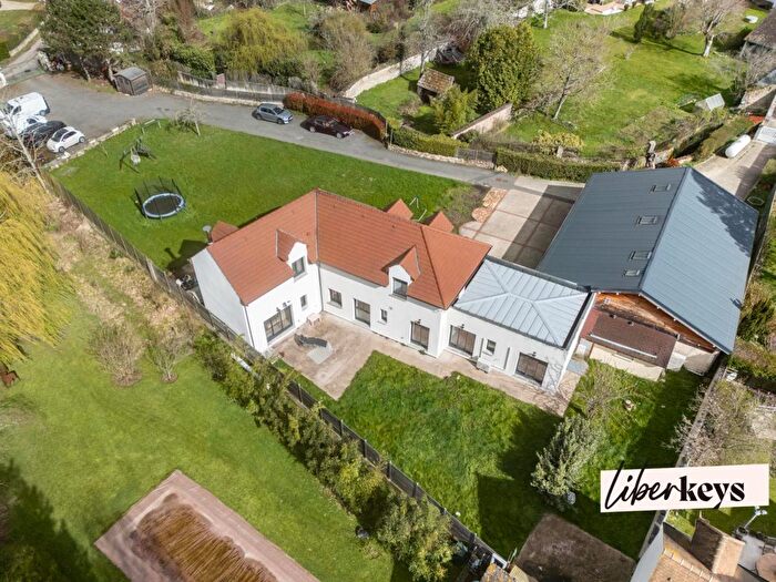 Maison 13 pièces à Saint-Léger-en-Yvelines, à vendre