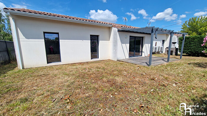 Maison 4 pièces à Saint-Sulpice-et-Cameyrac, à vendre