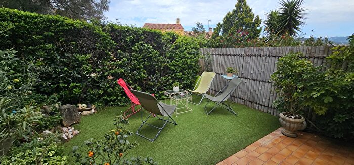 Appartement à vendre - Sanary-sur-Mer, La Poussarague - 4 pièces - 2 chambres