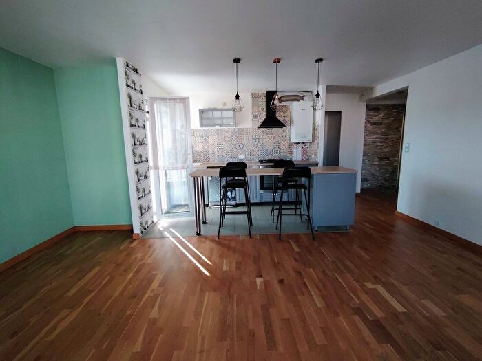 Appartement à louer - Marseille ème arrondissement - 4 pièces - 3 chambres