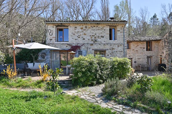 Maison à vendre - Rustrel - 8 pièces - 6 chambres