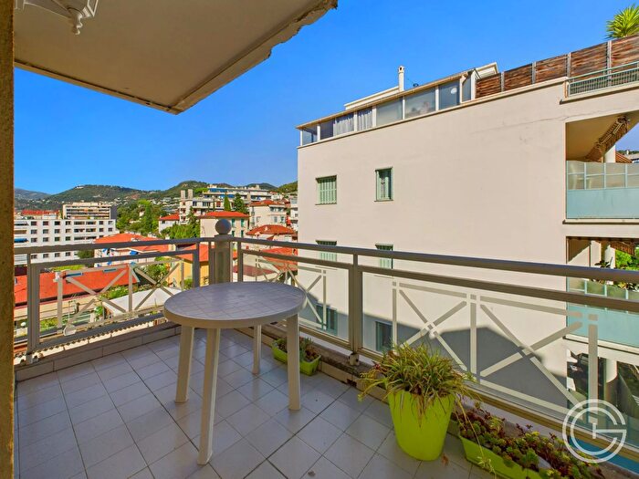 Appartement à louer - Nice, Le Port - 2 pièces - 1 chambre