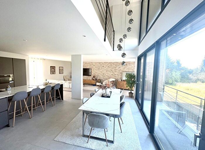 Divonne-les-Bains : Maison 5 pièces à vendre