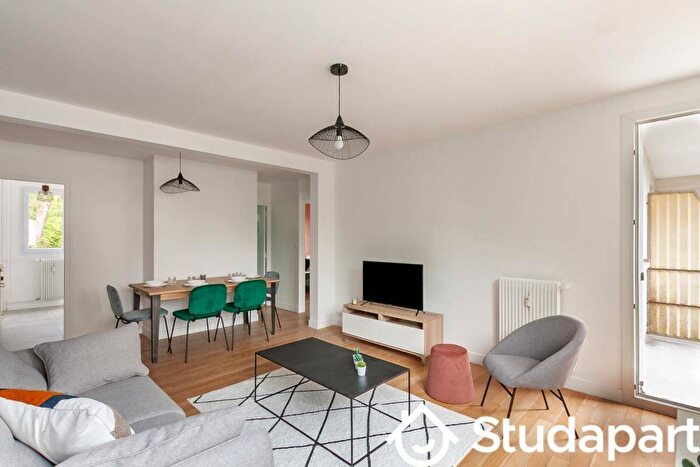 Appartement à louer - Barbâtre-Saint Remy-Verrerie, Reims - 4 pièces - 3 chambres