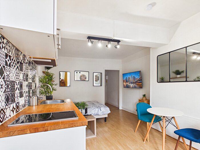 Appartement à louer - Troyes, Cathédrale - 1 pièce