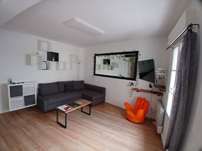 Centre Bourg, Épône : Appartement 3 pièces à louer