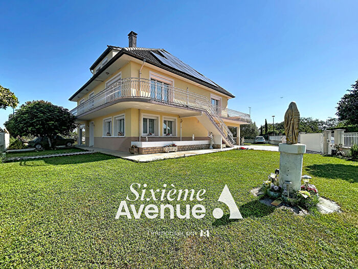 Pusignan : Maison 11 pièces à vendre