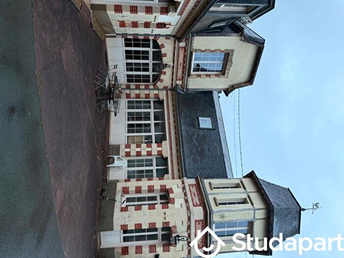 Appartement à louer - Gazonfier-Espal, Le Mans - 1 pièce - 4 chambres