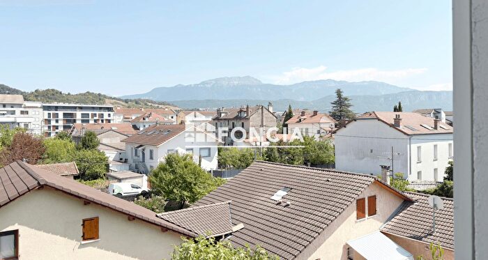 Appartement à vendre - Voiron, Centre-ville, Gare - 3 pièces - 2 chambres