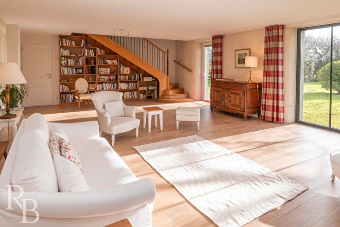 Maison à vendre - Noyalo - 8 pièces - 5 chambres