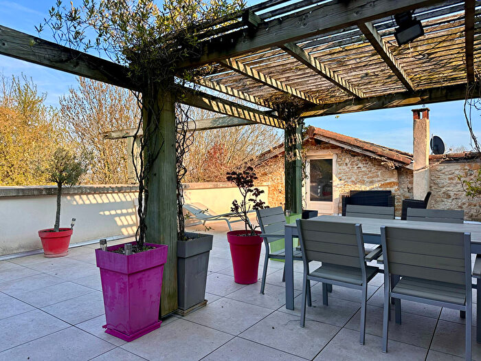 Maison à vendre - Pouilly-le-Monial - 6 pièces - 4 chambres