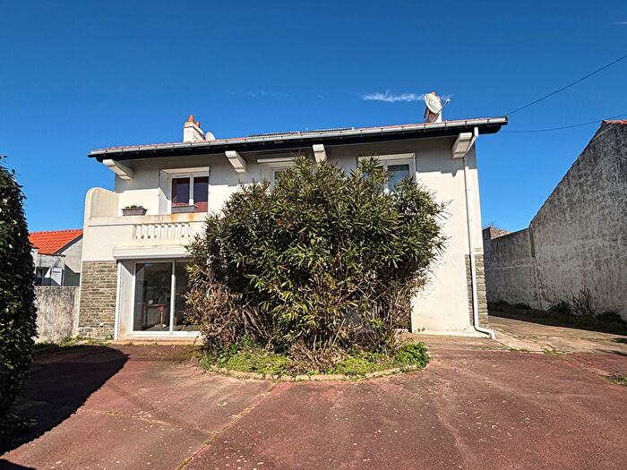 Maison à vendre - Saint-Gilles-Croix-de-Vie - 6 pièces - 4 chambres