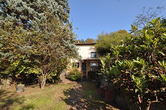 Maison à vendre - Lapeyrouse-Mornay - 3 pièces - 2 chambres